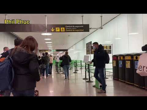 Part 1 - Barcelona Airport Departure - Ryanair FR8384 Barcelona BCN - Budapest BUD