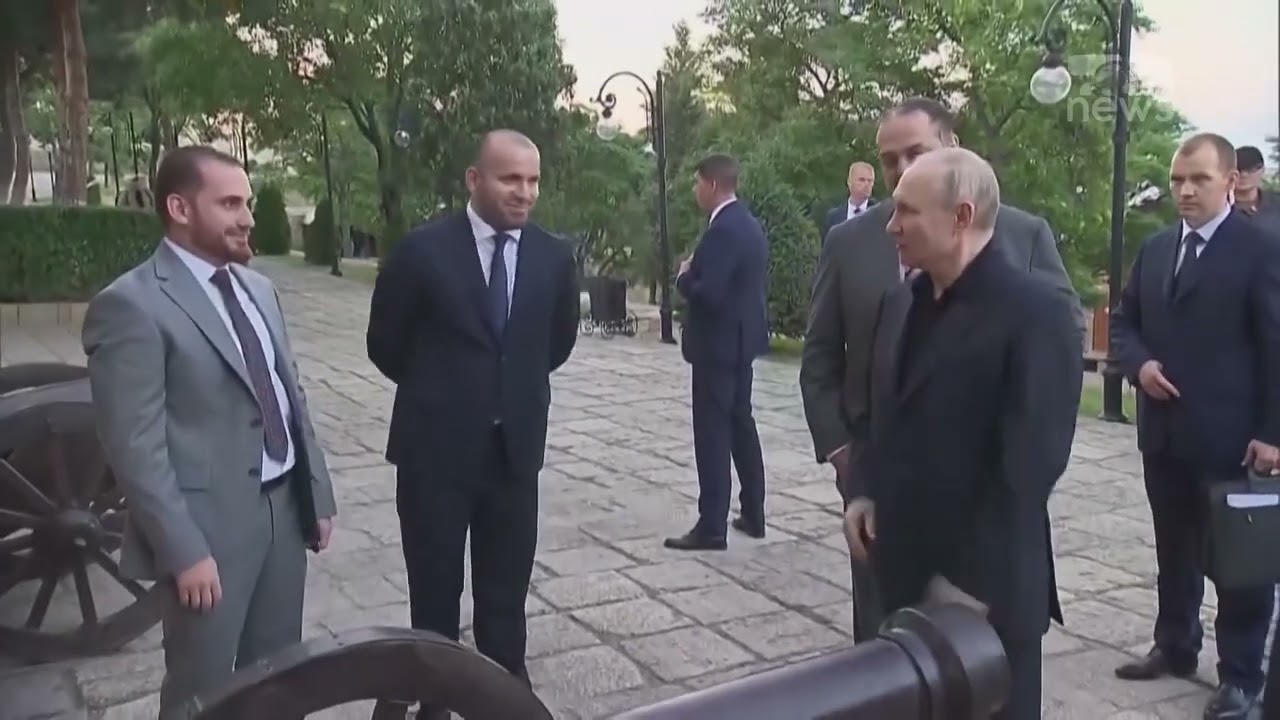 Top News – Putin hyn mes turmës!/ Pasi shmangu luftën civile, takon ... Top News – Putin hyn mes turmës!/ Pasi shmangu luftën civile, takon ...