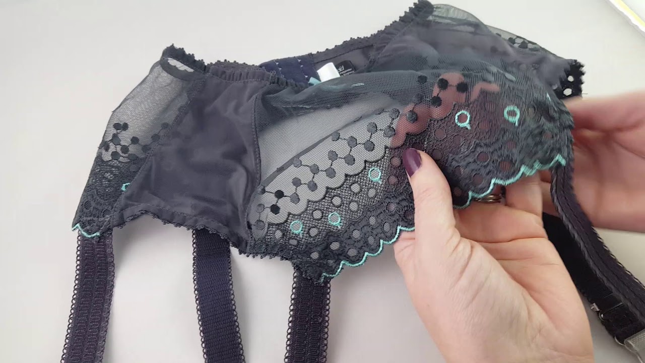 Thea deep suspender belt