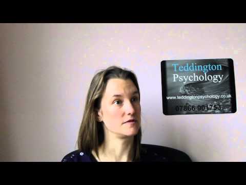 What is the difference between a clinical psychologist and a psychiatrist?