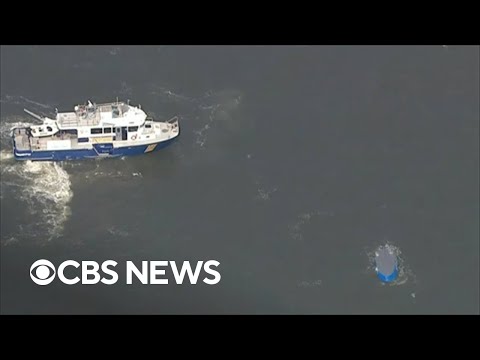12 rescued after boat capsizes in Hudson River off New York City