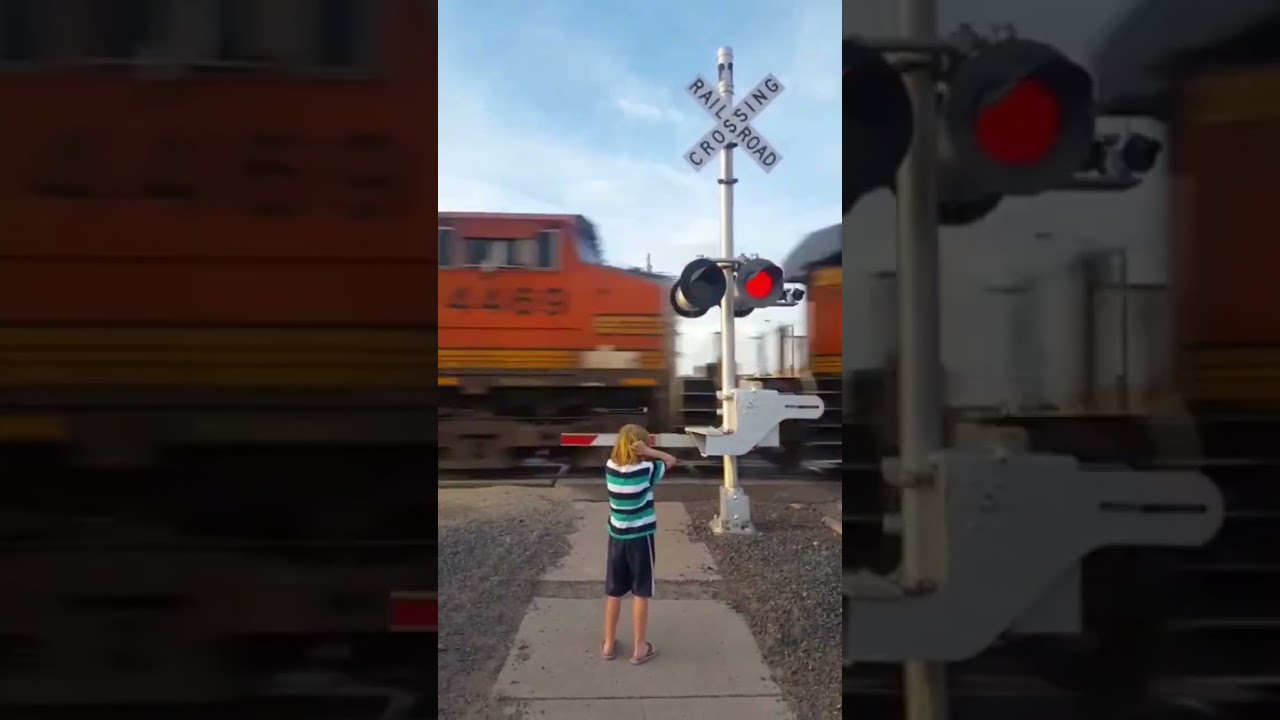 Speeding Train!! #bnsf #freighttrain