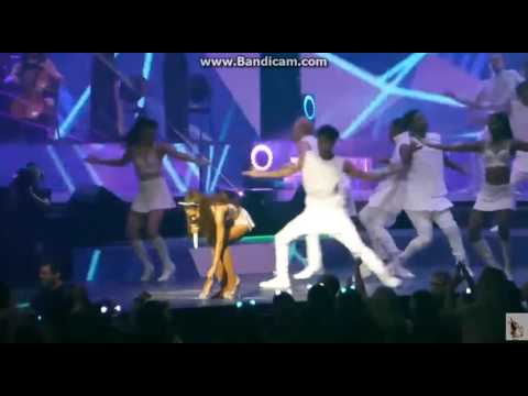 Ariana Grande's Funniest Concert Moments - Ariana Grande's Embarrassing ...