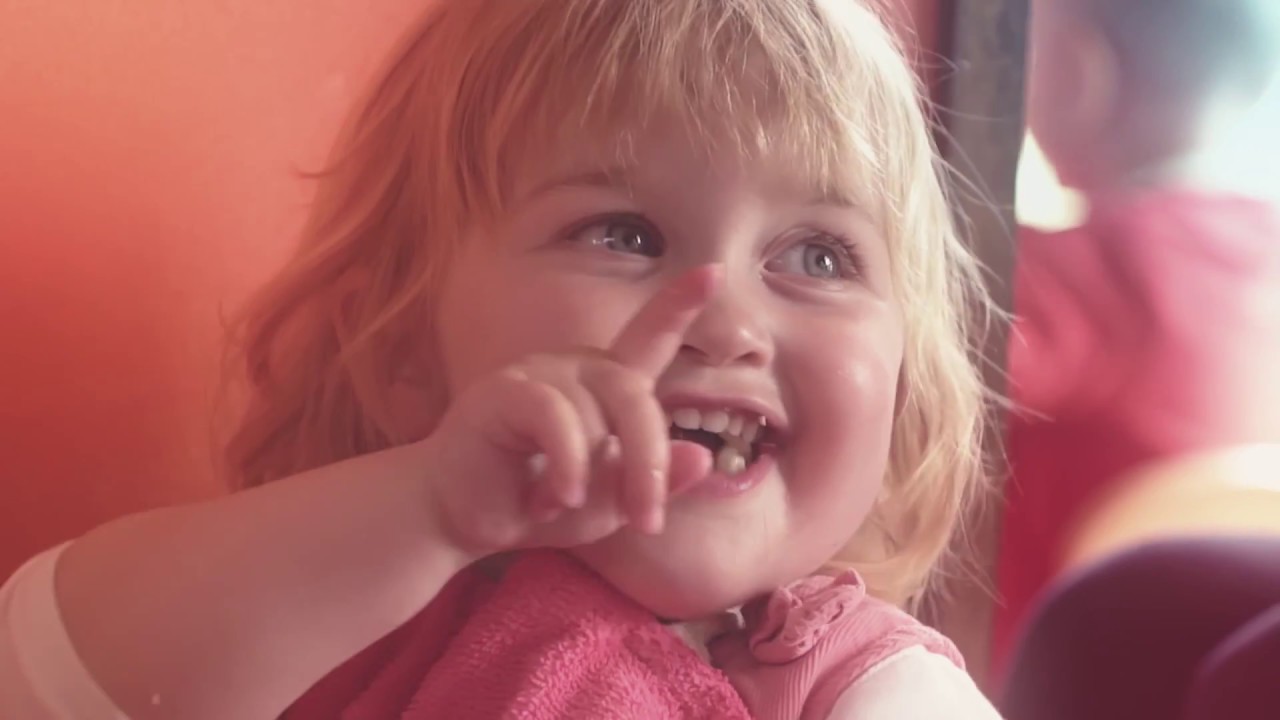 Growing Up with Others - Episode 4: Time to Eat! - La Maison des Maternelles #LMDM