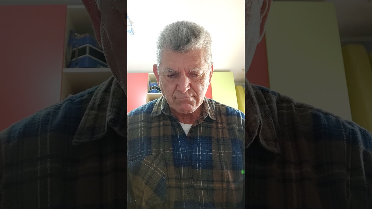 (la mia sveglietta) https://media.tenor.com/images/4d4d5ca844c088a8ebb2d59878f28b39/tenor.gif