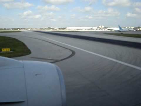 AA B772 Taxing At MIA