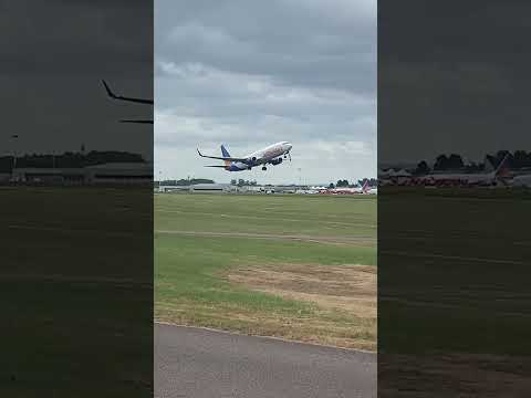 Jet 2 package holidays B737-800