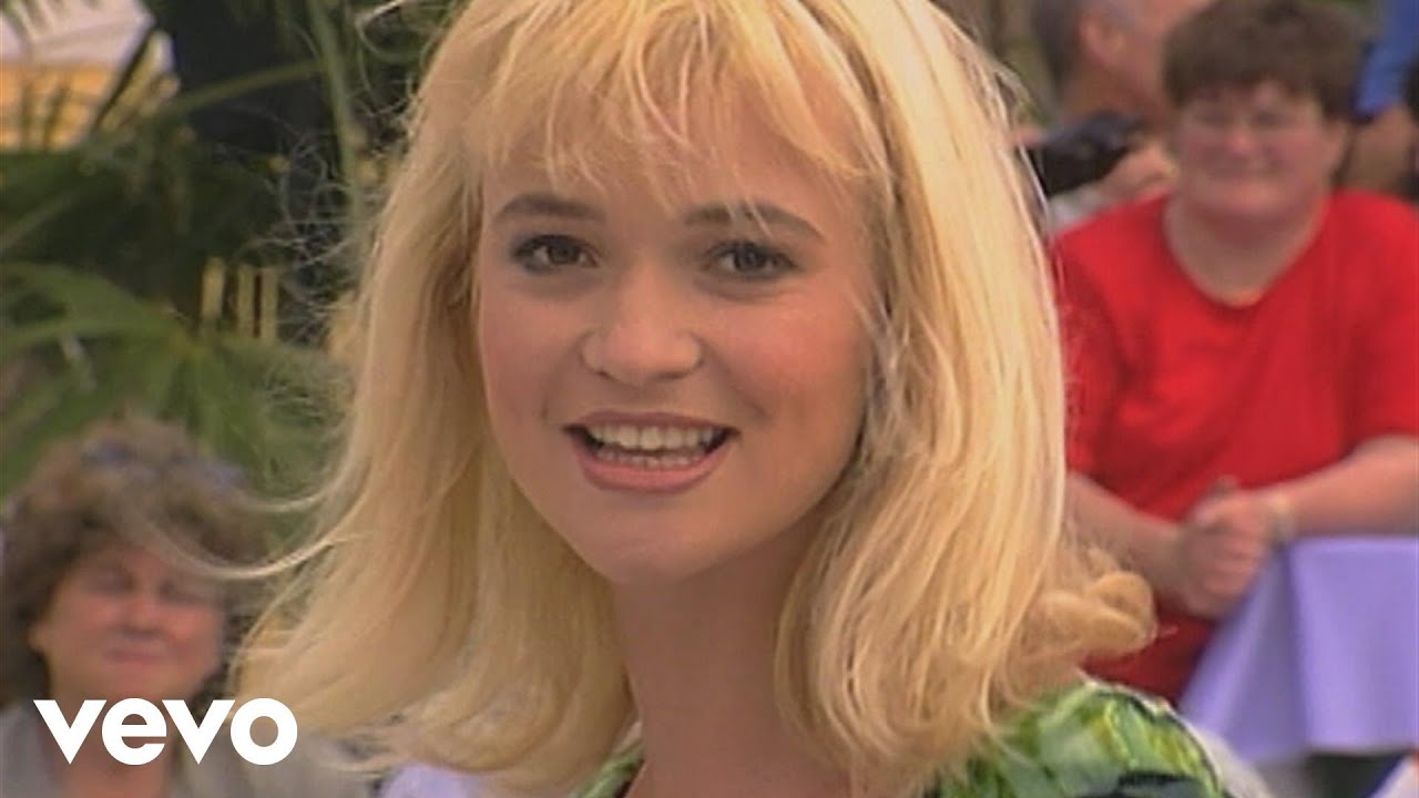 Songtext: Simone Christ – Ein kleines Lächeln | MusikGuru