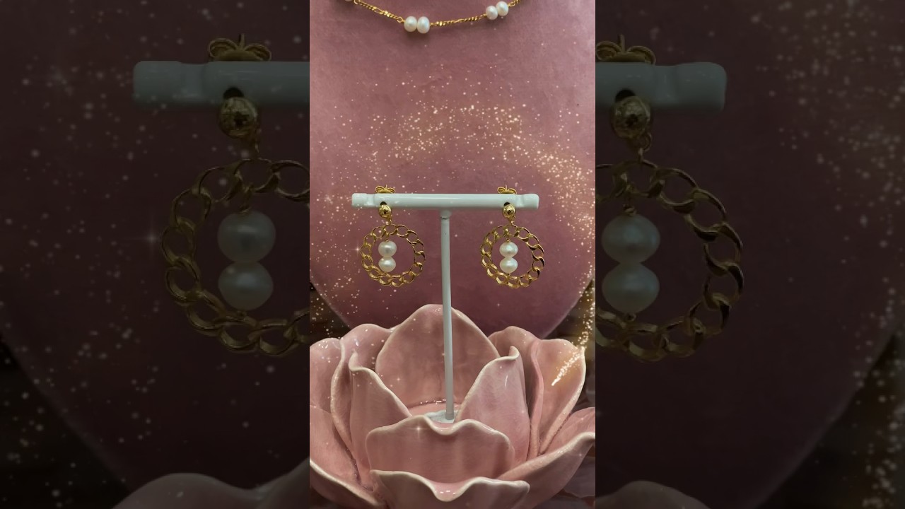 Orecchini in argento placcato oro con perle preziose. Scopri la nostra collezione di perle GioiaMy😍