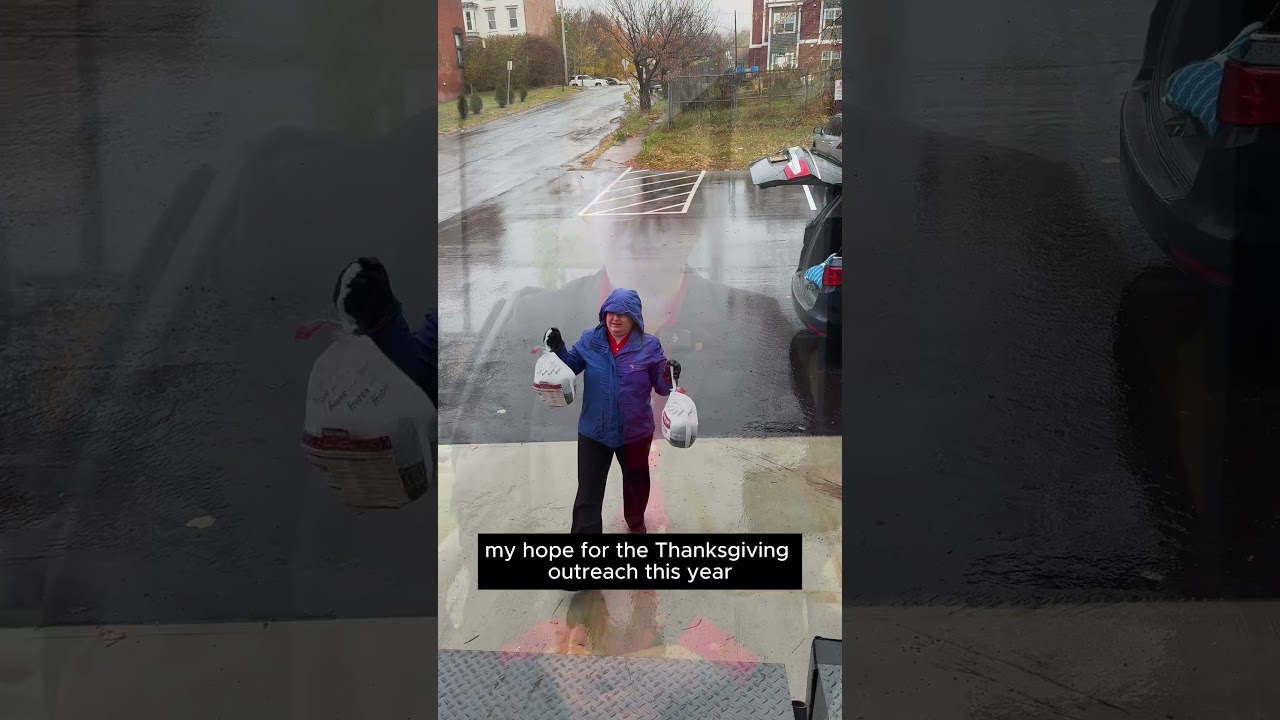 Bargain Grocery Troy and H2M, First Columbia & Spring Line Design hosted a Thanksgiving giveaway.