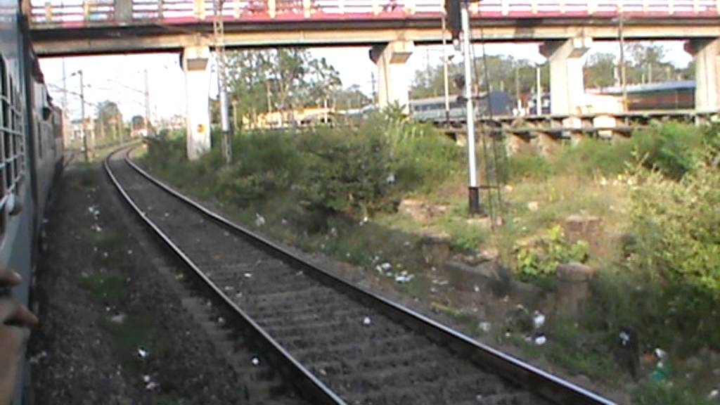 Grand entry at Kharagpur Junction, aka the longest platform in the world, with WAP-4 Aranyak