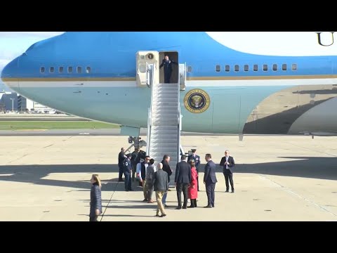 Newsom, Sen. Padilla walk up to Air Force One