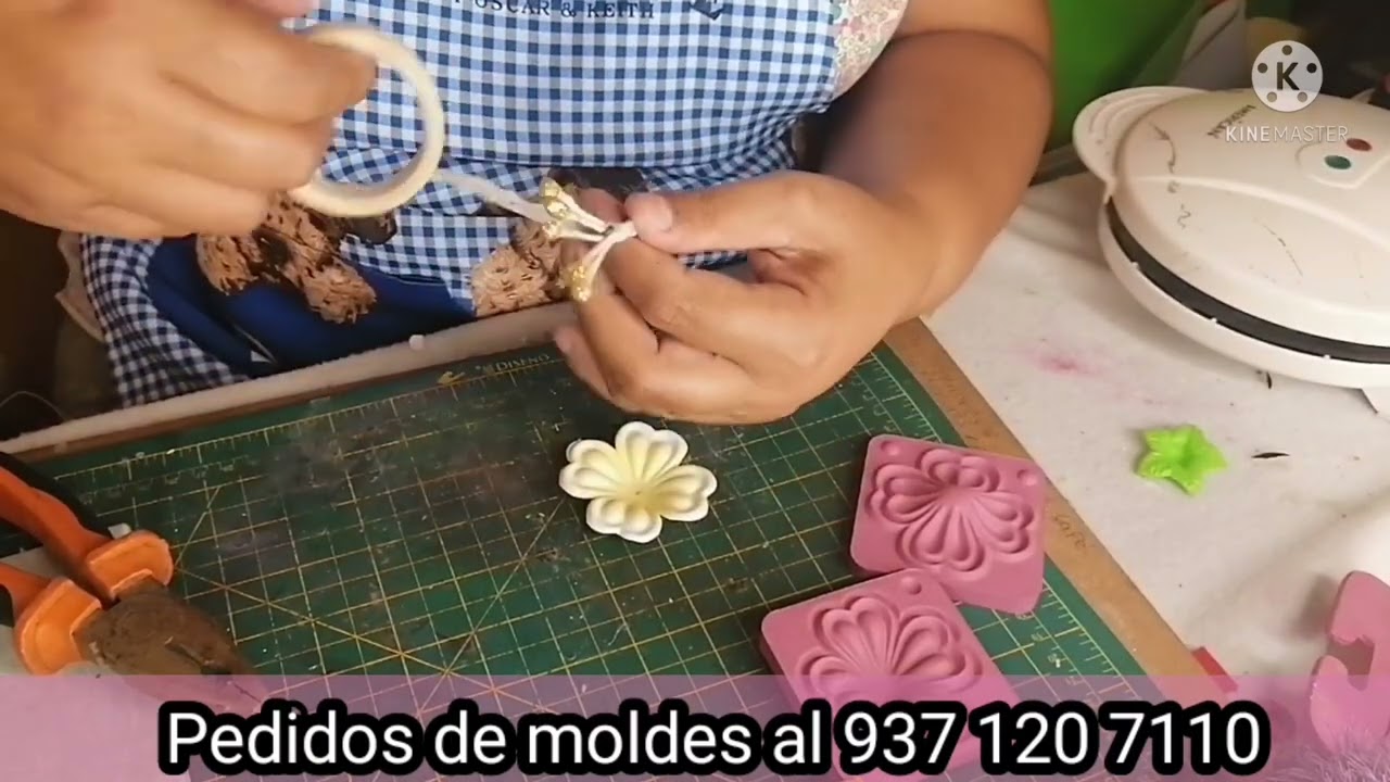 tutorial como hacer flor dulce con moldes thikas caja chico azul y foami/goma eva