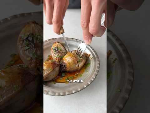 I had no idea you could turn onions into this 🤯🇹🇷 Soğan Dolması #shorts