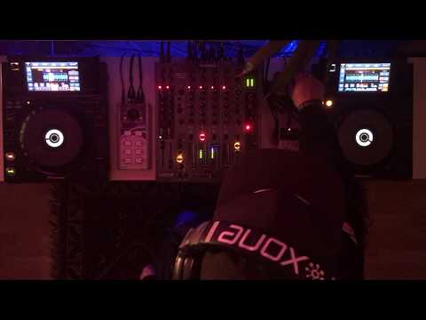 [Techno Mix] Kelvin Celcius - Decay Vodcast_009 using Xone 92, Boss DD7 and Boss RV5