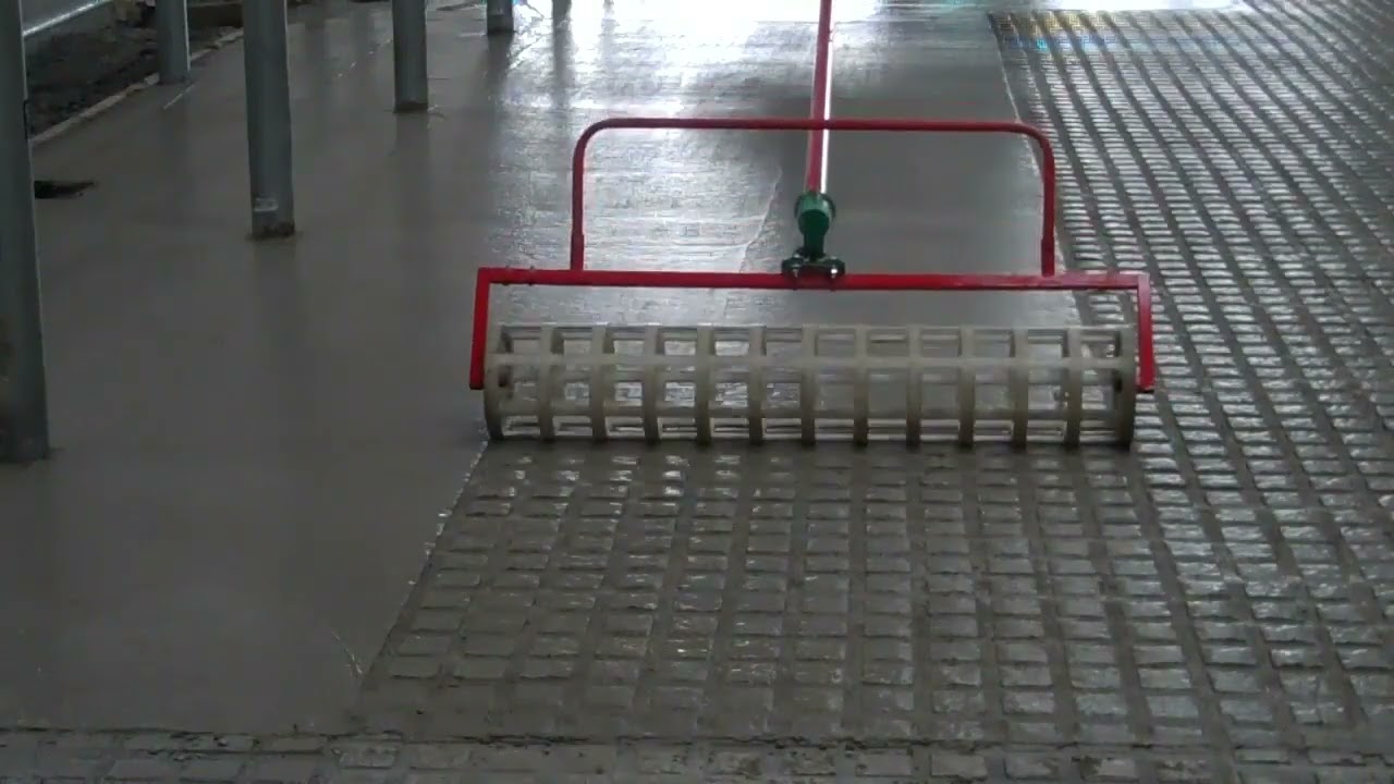 Roller for grooving concrete