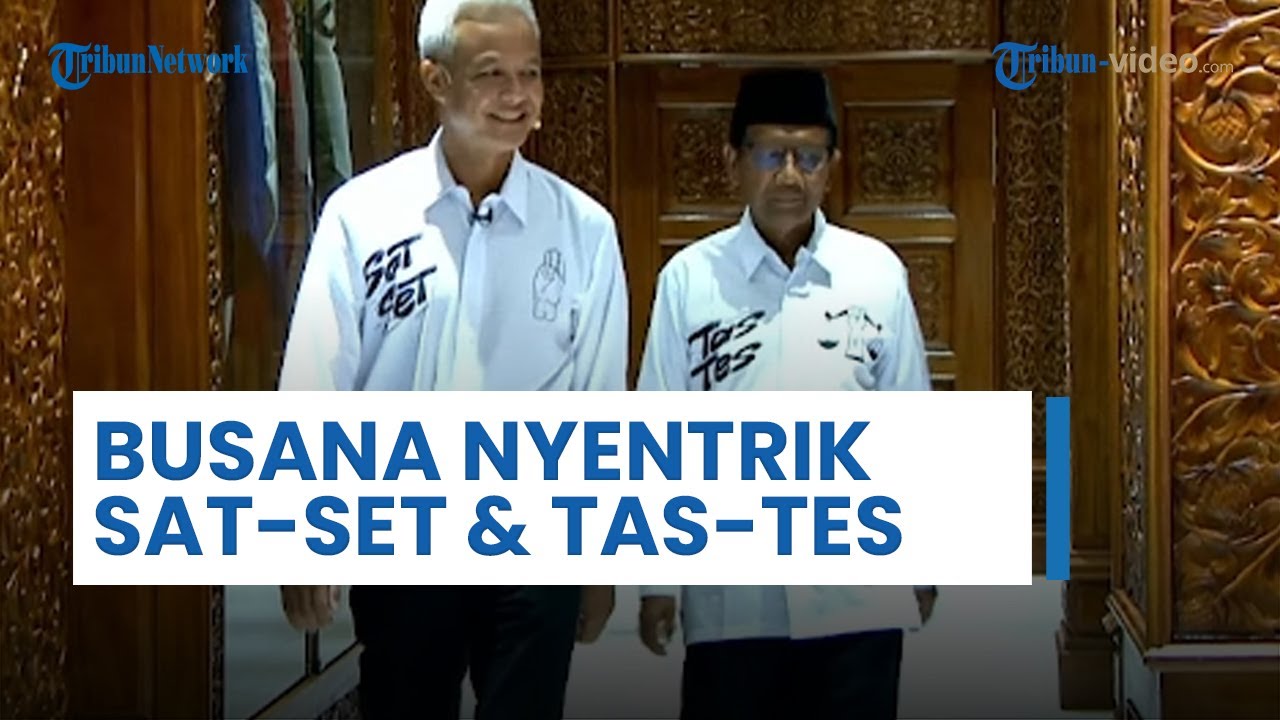 Busana Nyentrik Kemeja Putih Tulisan Sat Set & Tas Tes Ganjar-Mahfud ...