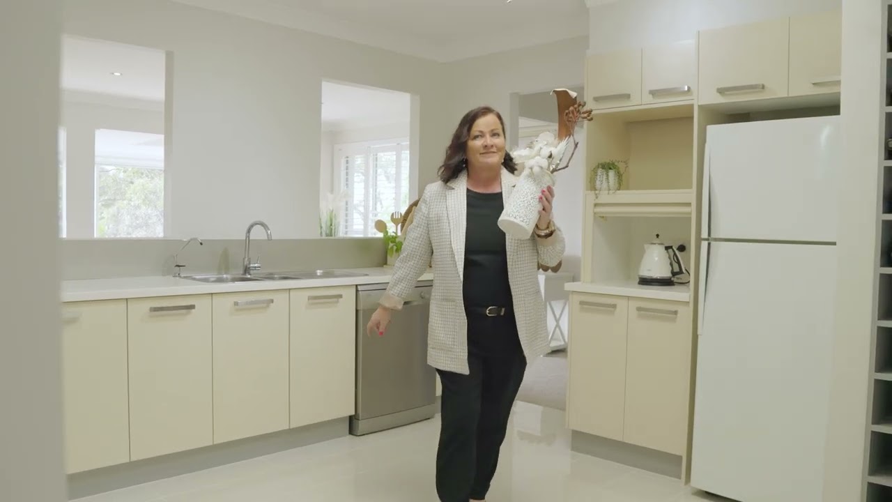 Bronwyn Ireland - First National Real Estate Toronto - Warners Bay ...