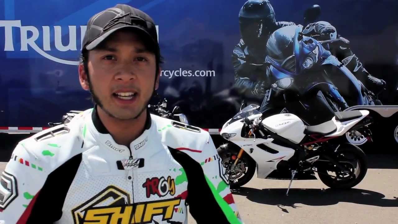 2011 Triumph 675R - The British supersport gets serious