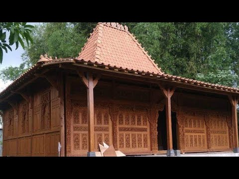 RUMAH JOGLO DINDING GEBYOK UKIR DAN PAPAN PANEL KAYU JATI