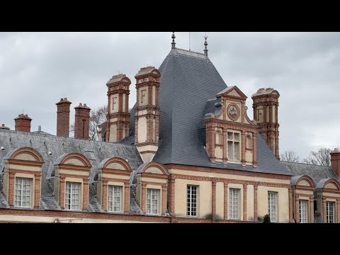 Château de la Grifferaie: S5, E12: "Fontainebleau and plants"