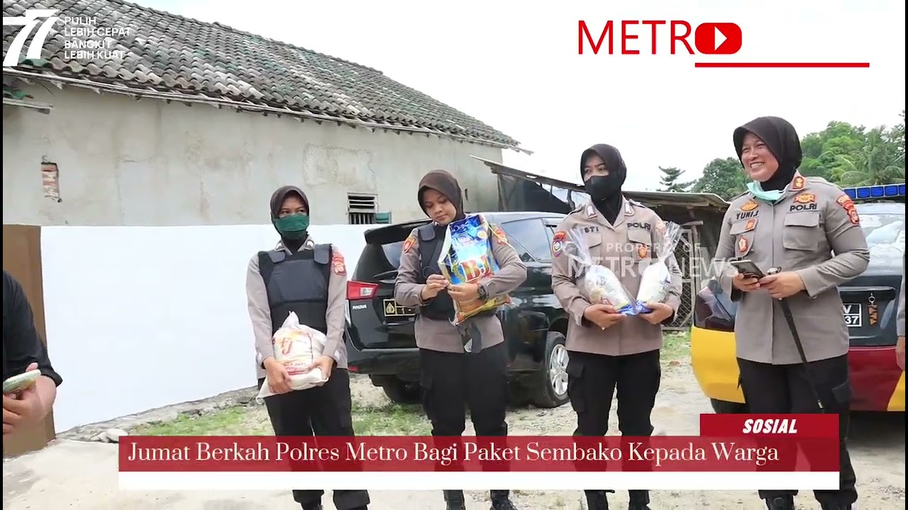 Jumat Berkah, Polres Metro Berbagi Paket Sembako Kepada Warga