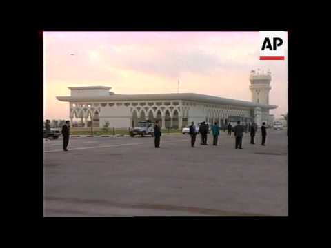 GAZA: ARAFAT LEAVES VIA NEW AIRPORT