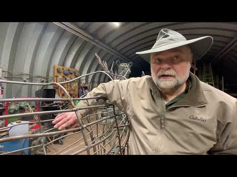 How are topiaries made?