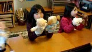 Uh-huh - An easy yes/no song for kids. - Super Simple Learning