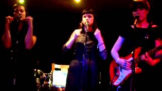 Jeff Lynne's ELO Backstage with Amy Langley and Rosie Langley - VIDEO ...