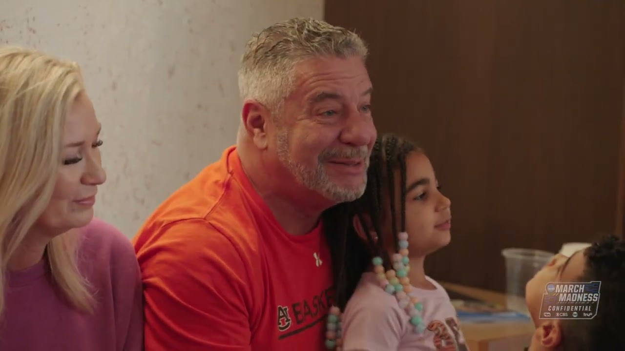 Behind Bruce Pearl’s drive is a family that keeps him balanced and focused