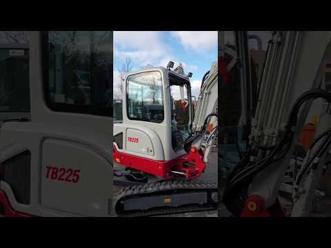 Takeuchi TB225 z głowicą powertilt i szybkozłączem hydraulicznym HS03 - Armax
