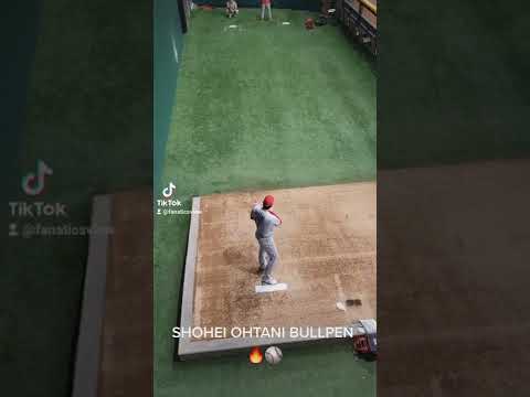 Shohei Ohtani Throws a Bullpen