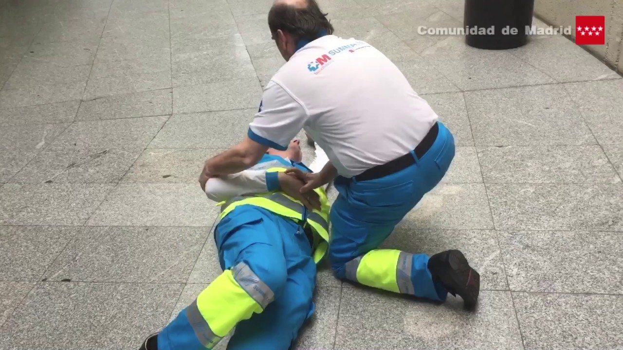SUMMA112 nos explica cómo actuar ante una persona inconsciente.
