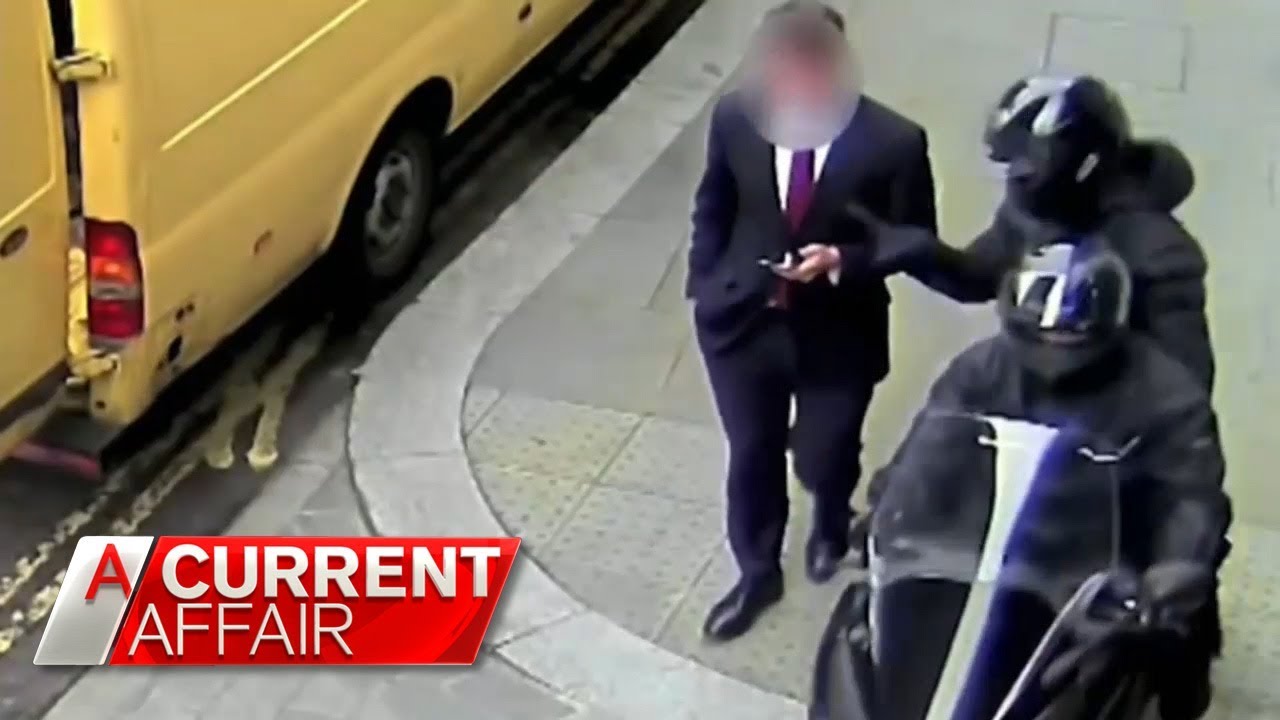 London's brazen moped muggers | A Current Affair Australia 2018