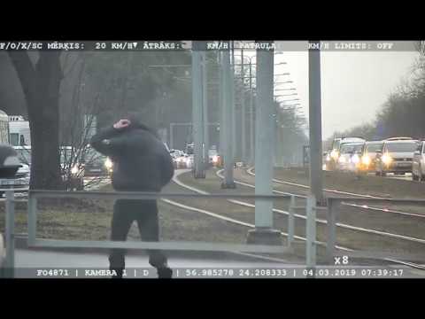 Veicot satiksmes uzraudzību, Brīvības gatvē policija fiksē vairākus agresīvus šoferus