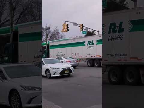 15 Seconds of RL Carriers Semi Truck Passes By Railroad Crossing (Radburn NJ)