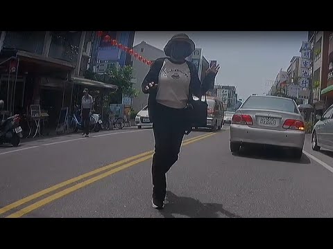 到底是誰教你這樣過馬路的？ | WoWtchout - 地圖型行車影像分享平台