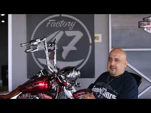 Pelons 2005 Vicla Road King with Factory 47 Nomad Bars