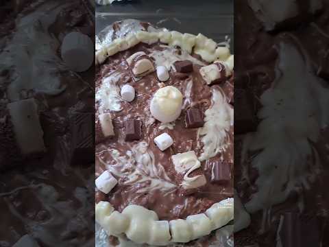 Rice Krispy & Kinder Bueno Constellation Cake 🌌