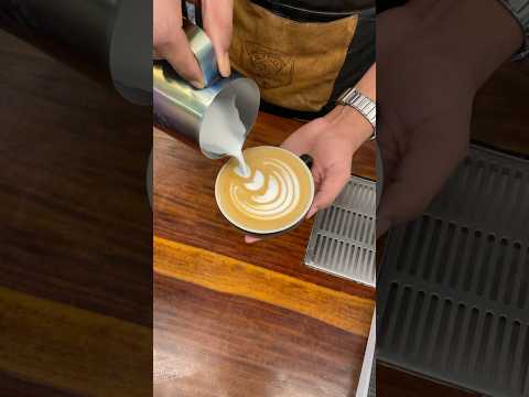 Tulip latte art 😱😱#trading -#viralshort #coffeeart #brewmaster2415 #coffeedecoration #barista