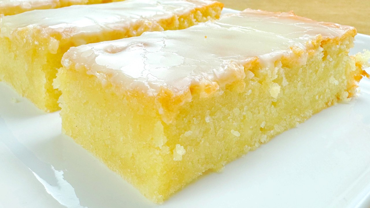 Easy Vanilla Cake recipe - Quick and Delicious! Moist, Vanilla tray bake recipe!