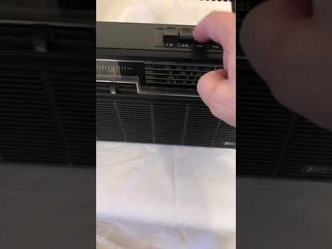 Realistic AM/FM Shortwave Portable Radio Vintage