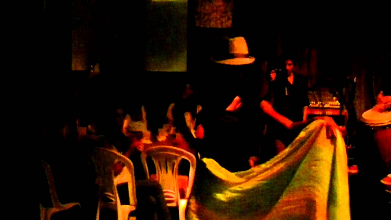 Ivan Davila singing Bomba with Desde Cero