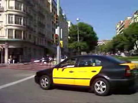 How much does it cost in a taxi from Barcelona airport to the city center