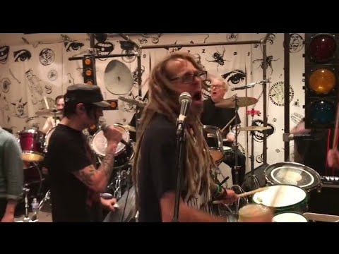 8 Iconic Bands With the Most Line-up Changes | Ultimate Guitar