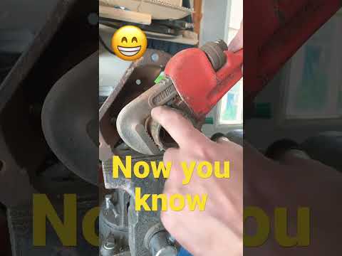 How to adjust a pipe wrench properly #Shorts