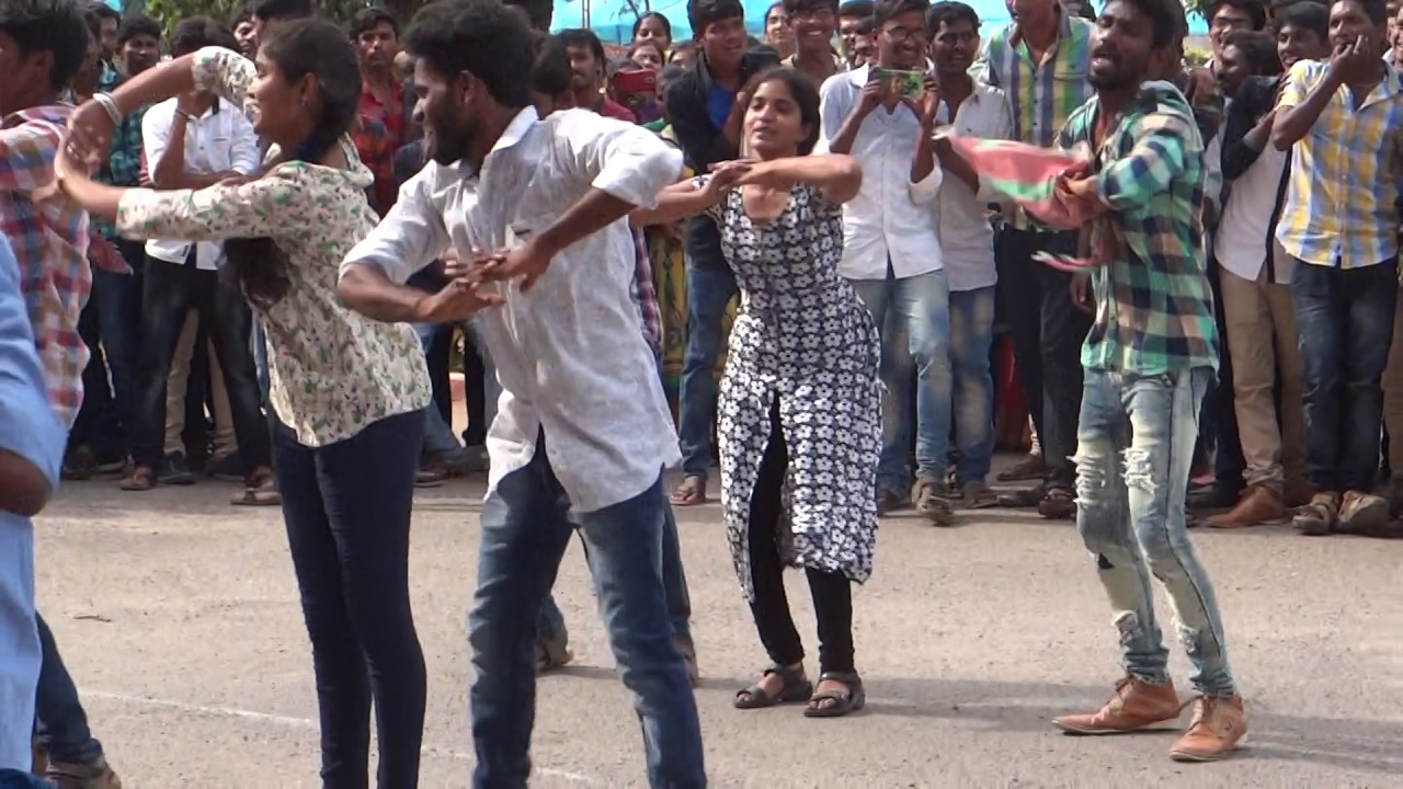 Flash Mob Dance @ MVR Technotsav 2K17 (DAY-2)