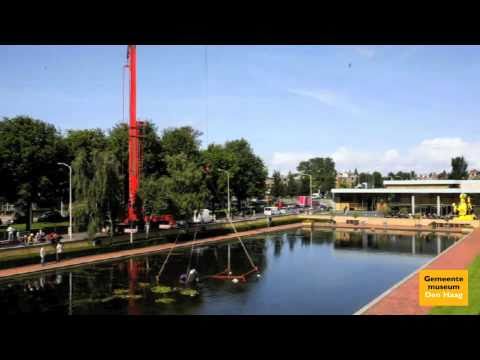 Louise Bourgeois’ Crouching Spider Sculpture – Gemeentemuseum – Den ...