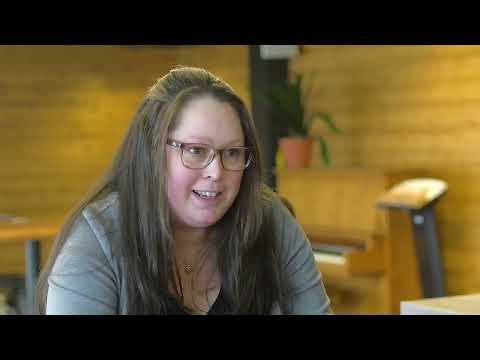 Étudie en relations industrielles et ressources humaines à l'UQO